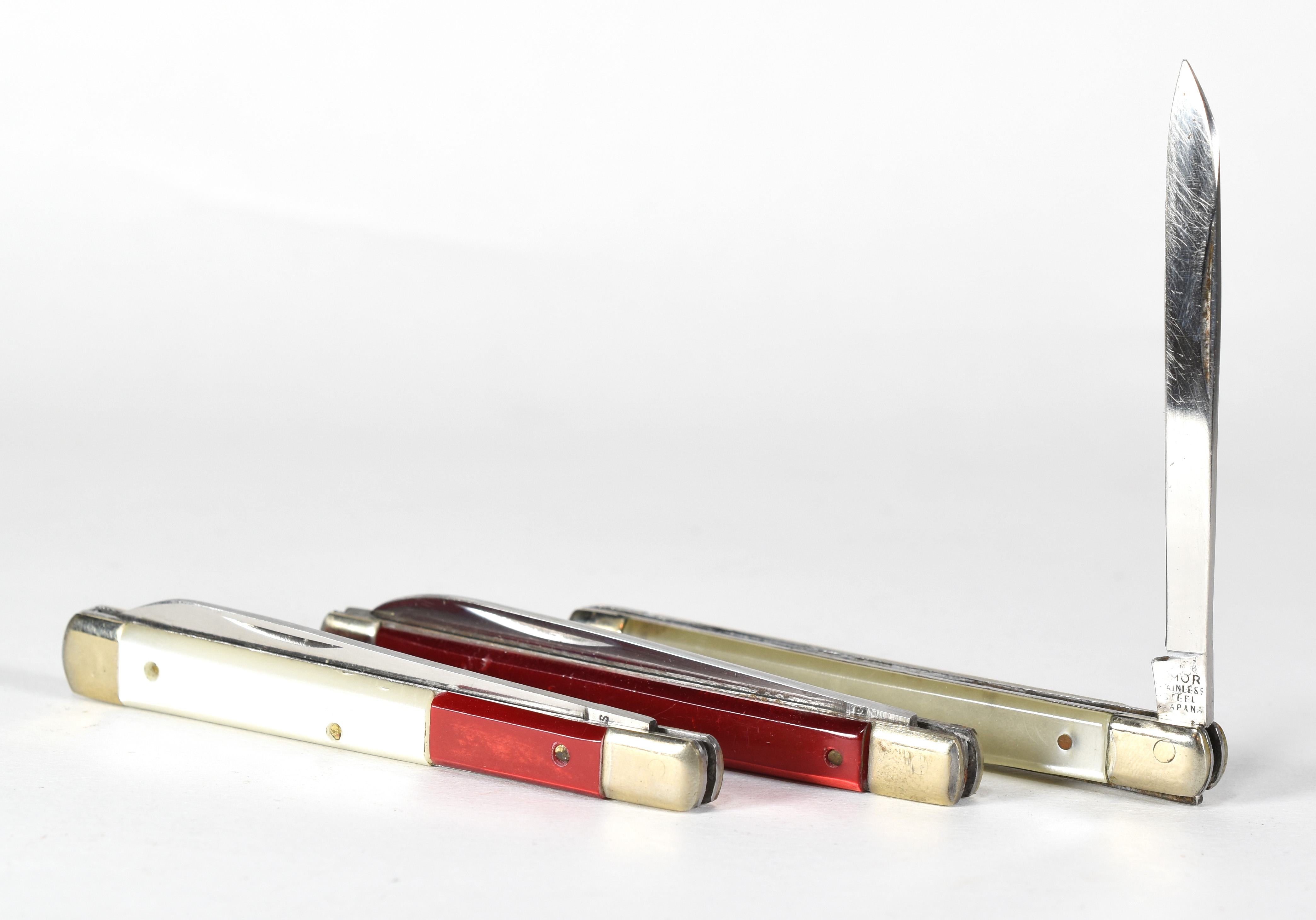 Merrill Color Changing Knives, Red and White - Quicker than the Eye